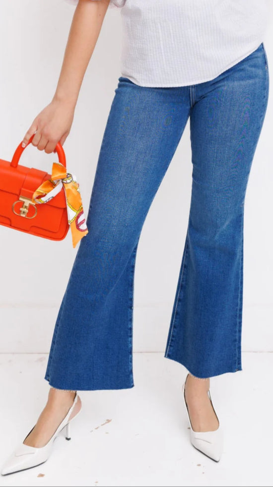 DEMURE & CHIC - HerringStones